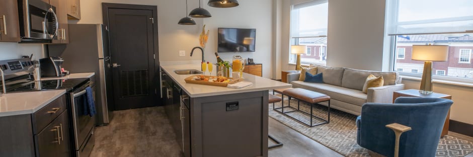 The Bee - Stash Hotel Rewards